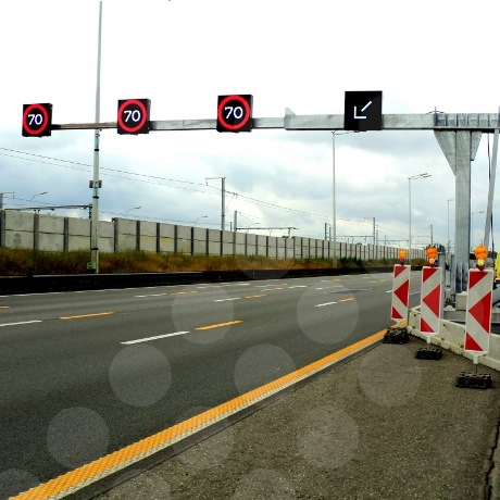 Variable Message Signs (VMS) : Multilane Mobile VMS System